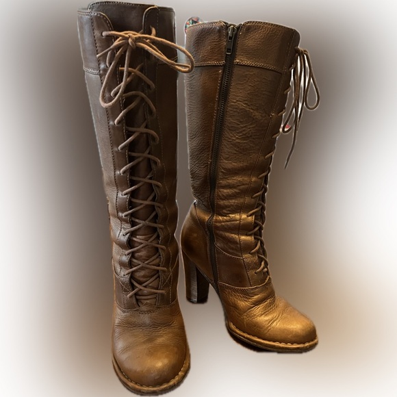 Frye | Shoes | Frye Villager Gold Lace Up Boots 75 M | Poshmark
